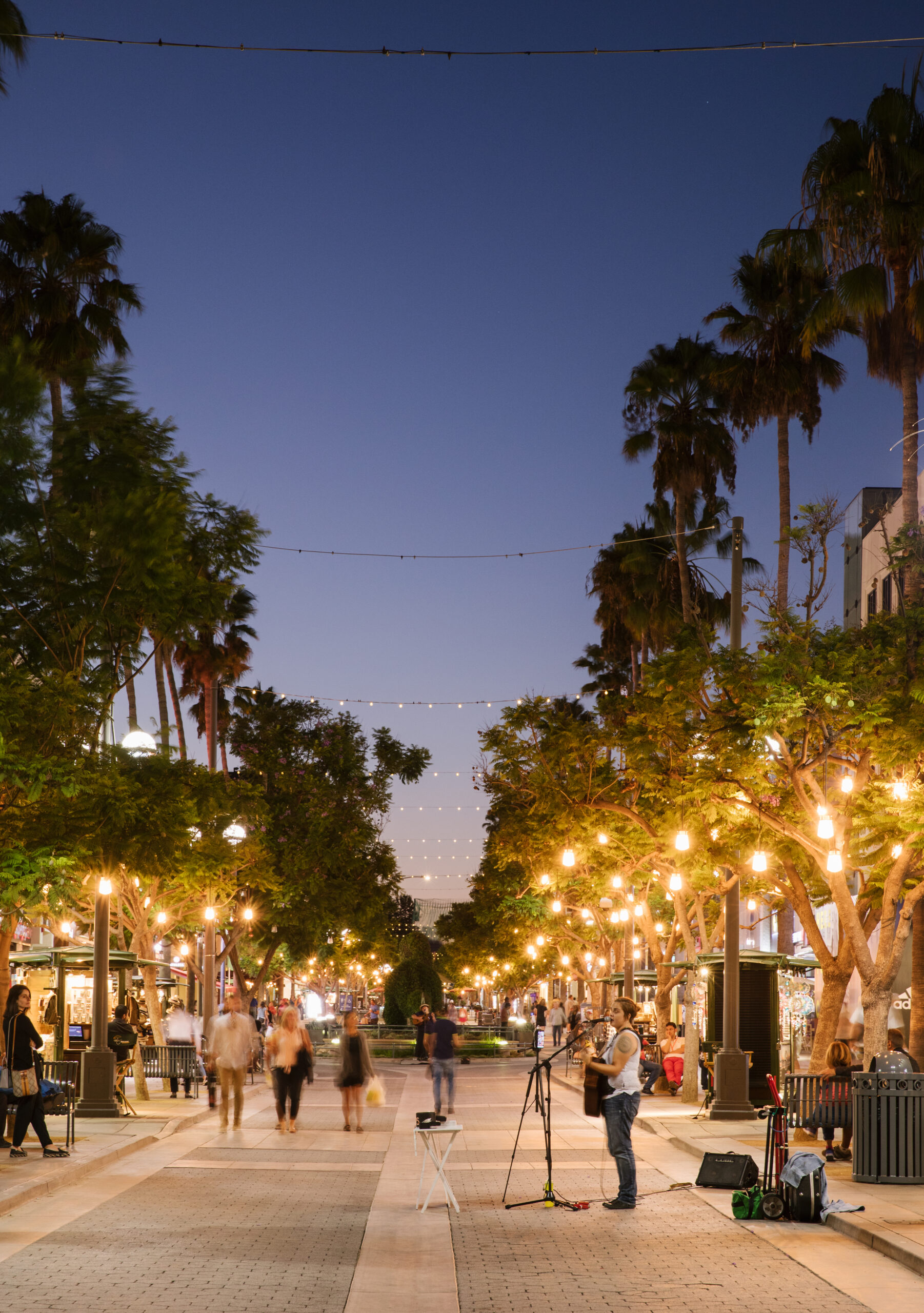 A Walk Through the Eight Neighborhoods of Santa Monica | Visit Santa Monica